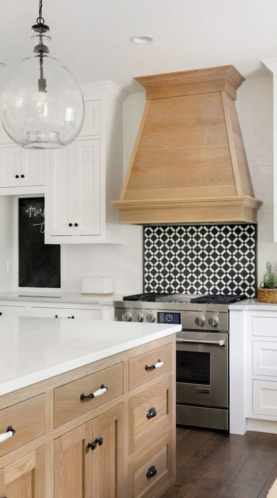 Kitchen backsplash in the french country style: varieties, selection ...