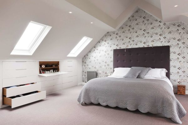 Slanted ceiling room design & decorating ideas - Hackrea