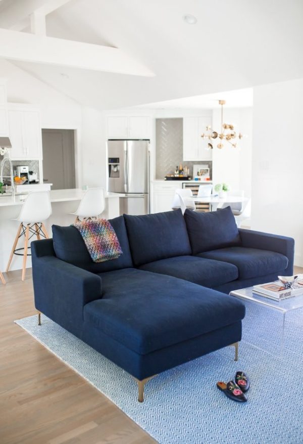 Rug for blue couch: colors, patterns, and styles - Hackrea