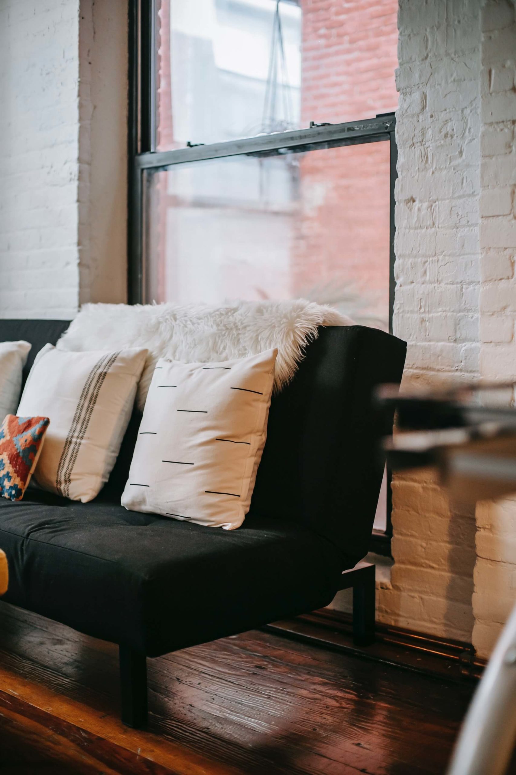 Throw pillows for grey couch: colors, patterns, textures, and styles ...