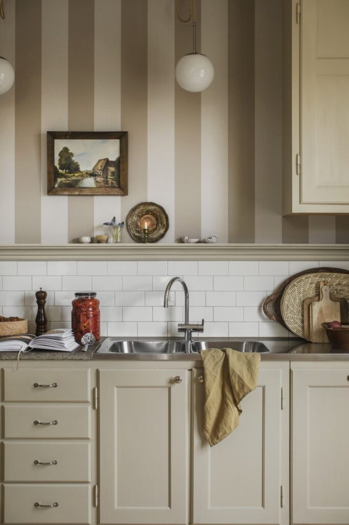 Kitchen Wallpaper Trends 2025: Key Design Ideas of the Season - Hackrea