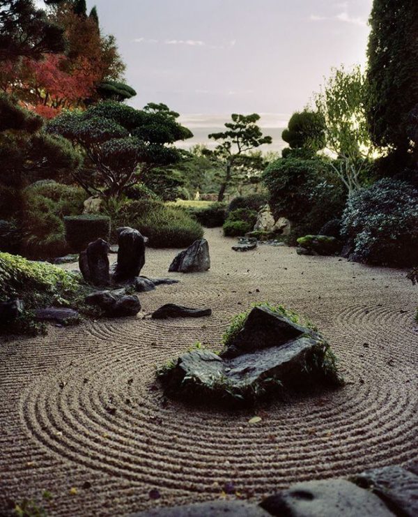 Zen garden ideas: set peace and calmness right inside your garden - Hackrea