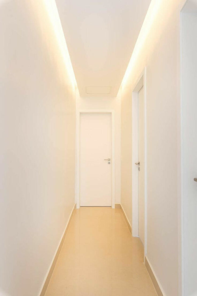 10 Fabulous wall decor ideas for a narrow hallway: maximum creativity ...