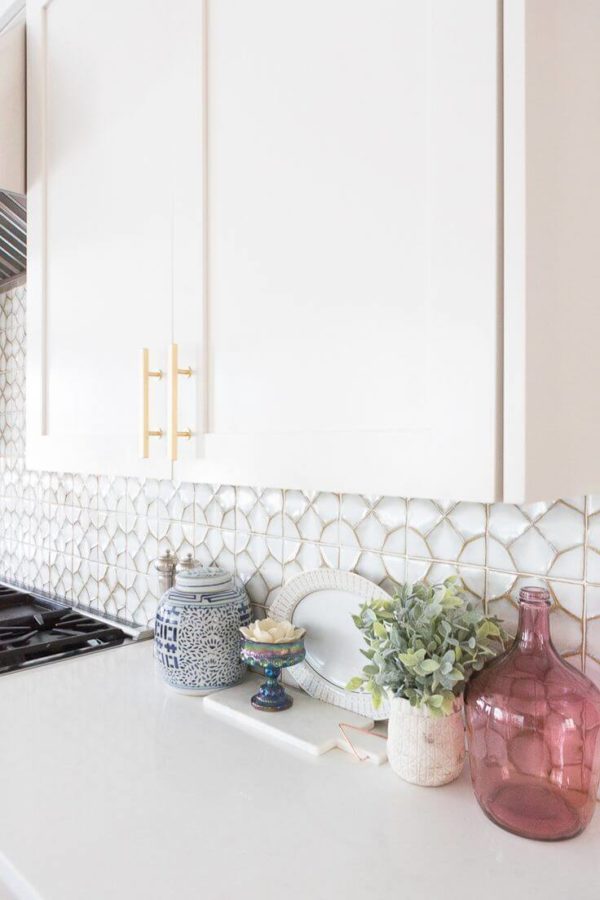 White and gold backsplash ideas: embrace the classic duo for an ...