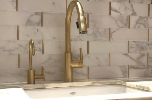 White and gold backsplash ideas: embrace the classic duo for an ...