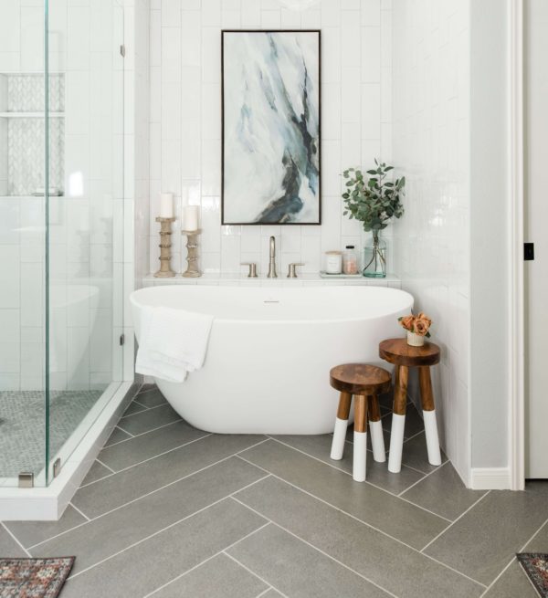 Herringbone bathroom floor ideas: top colors, materials, and designs ...