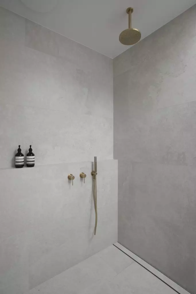 Shower ledge: what is, types, benefits, and other useful information ...