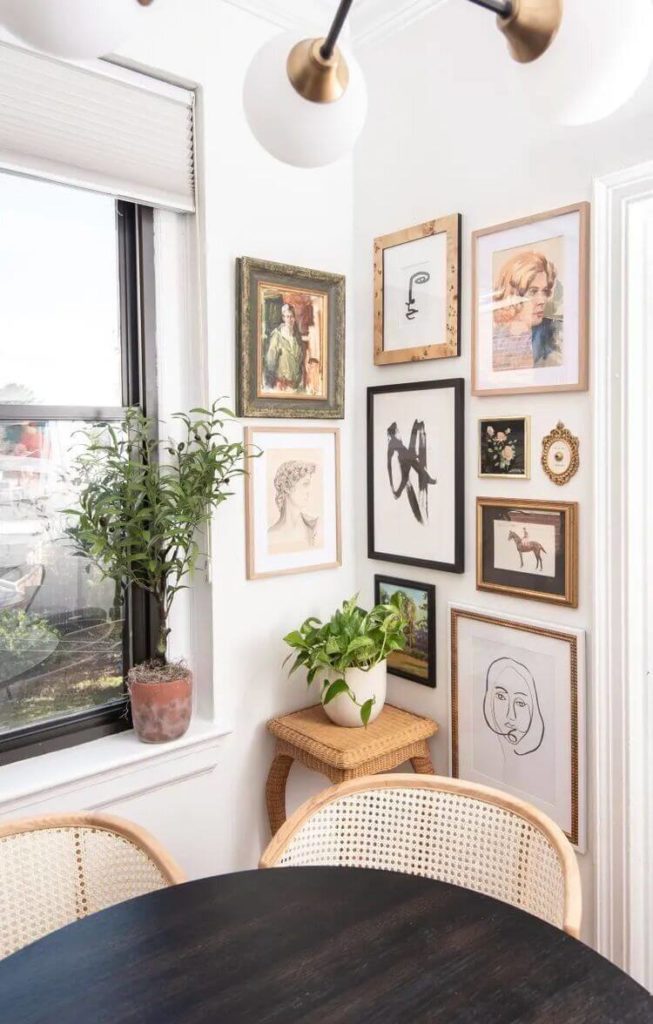 How to arrange pictures on a wall beautifully: tips & ideas - Hackrea