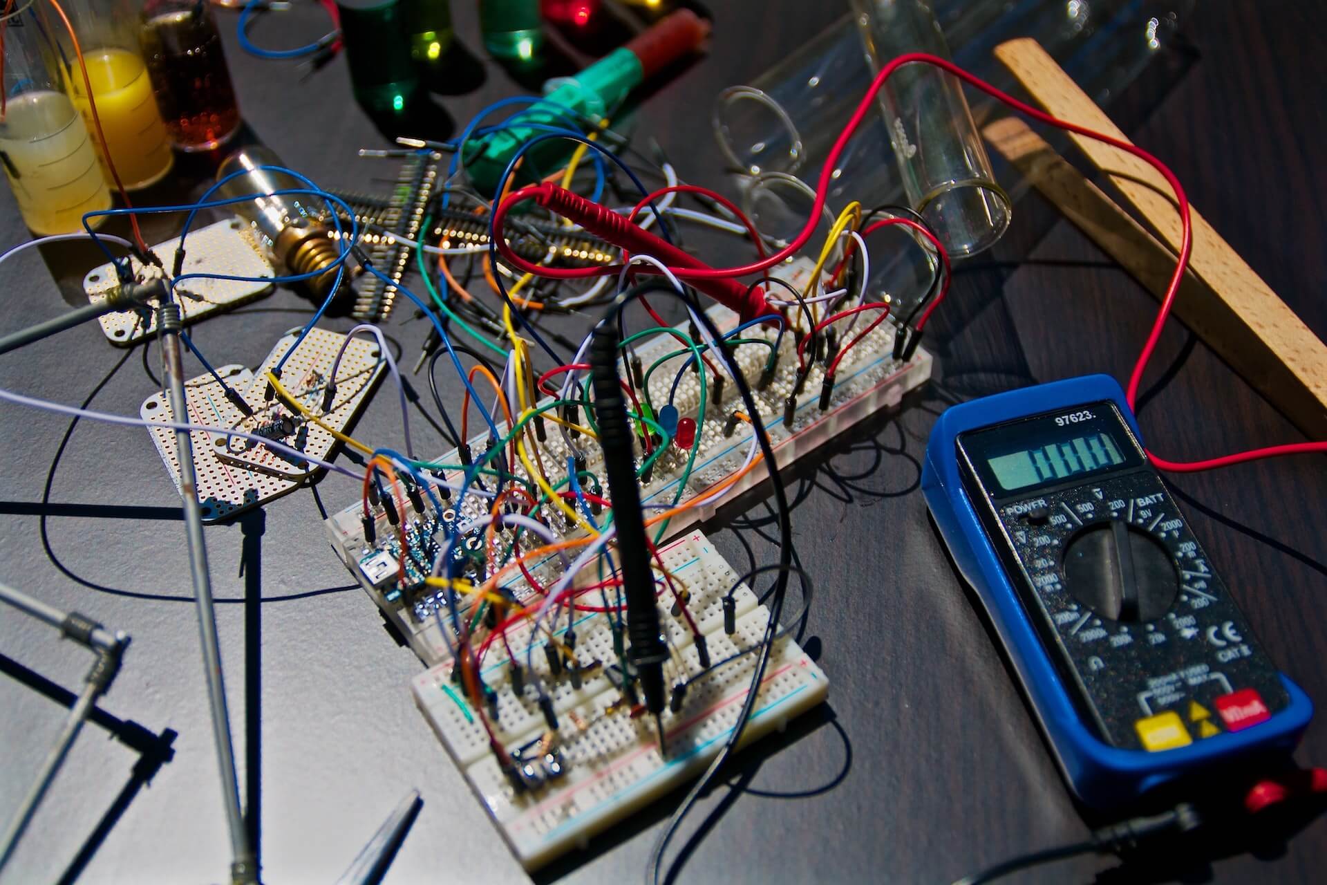Signs of bad electrical wiring in your home - Hackrea