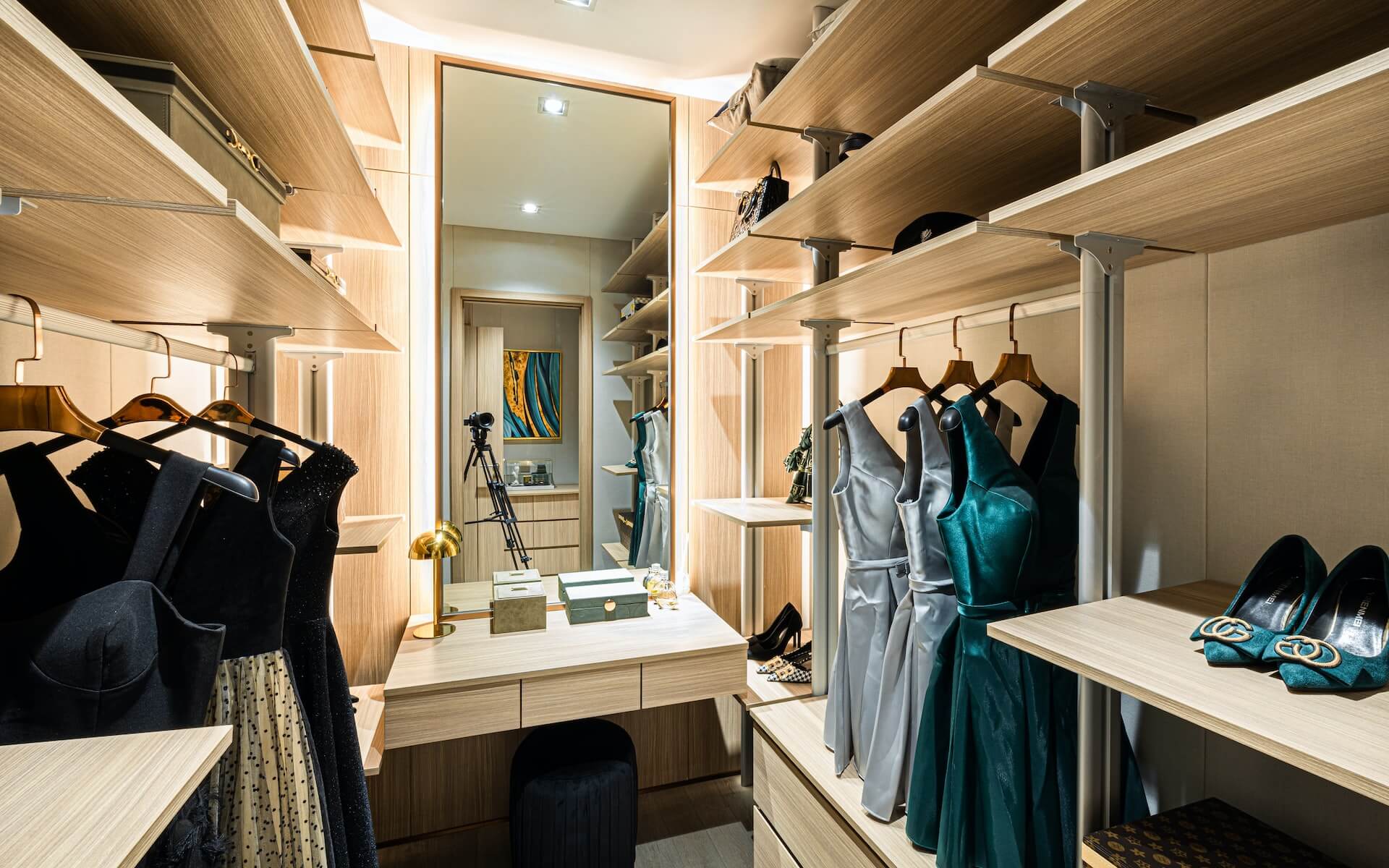 5 Tips For Designing Your Perfect Dressing Room - Hackrea