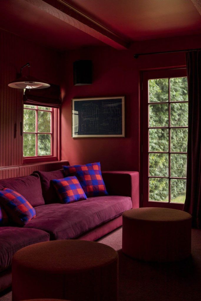 Deep Garnet (Dulux): What Color Is, Review, and Use - Hackrea