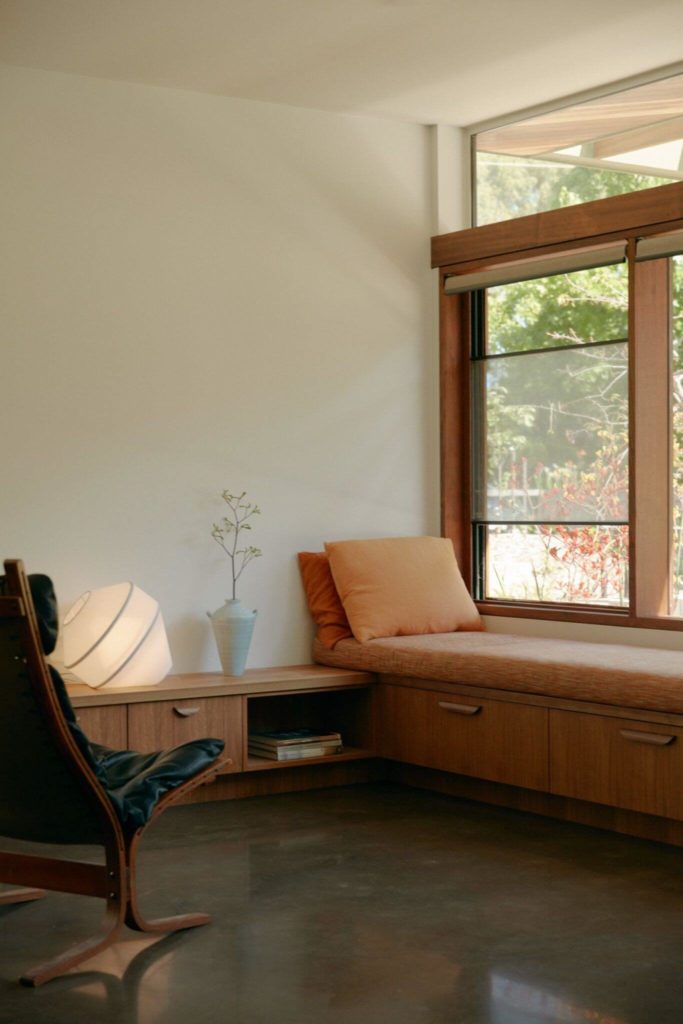 Top 11 Daybed Ideas for Small Spaces - Hackrea