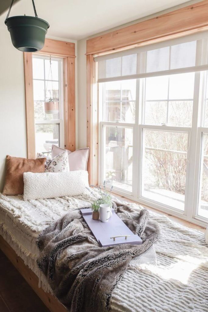 Top 11 Daybed Ideas for Small Spaces - Hackrea
