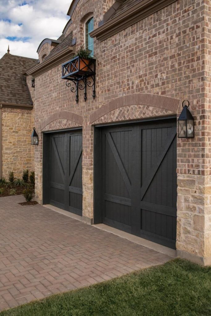7 Newest Garage Door Paint Ideas with Photos - Hackrea
