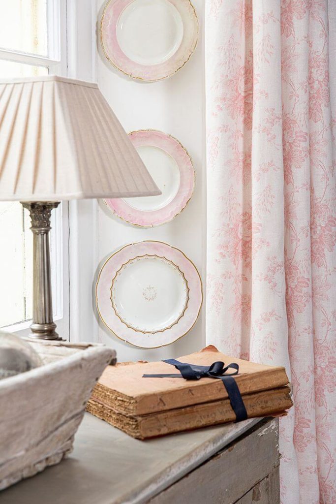 Top 11 Trendiest Red Curtain Ideas in 2025 - Hackrea