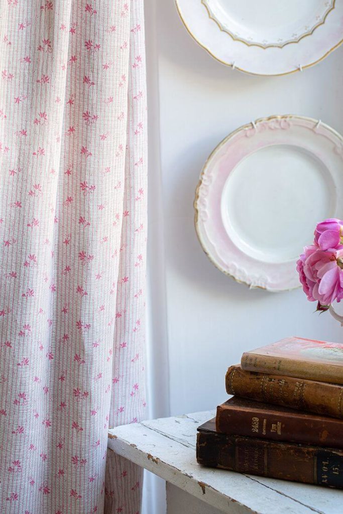 Top 11 Trendiest Red Curtain Ideas in 2025 - Hackrea