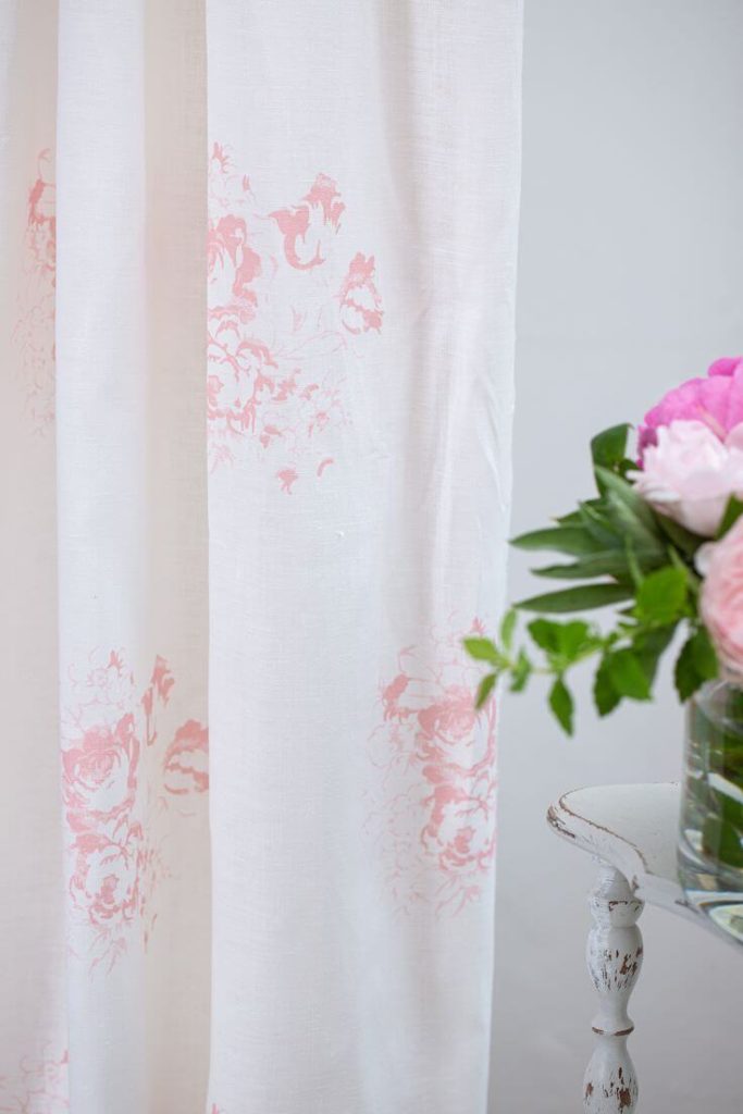 Top 11 Trendiest Red Curtain Ideas in 2025 - Hackrea