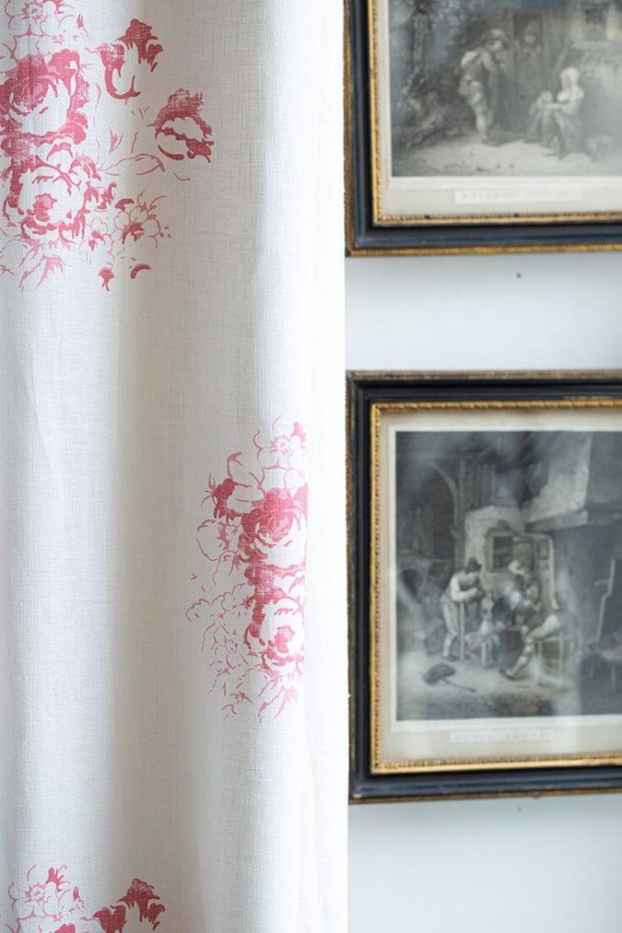 Top 11 Trendiest Red Curtain Ideas in 2025 - Hackrea