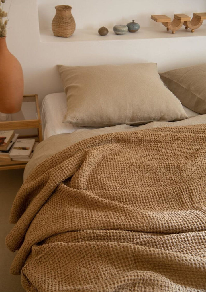 Top 11 Bedding Trends for 2025: Fabrics, Colors, Themes - Hackrea
