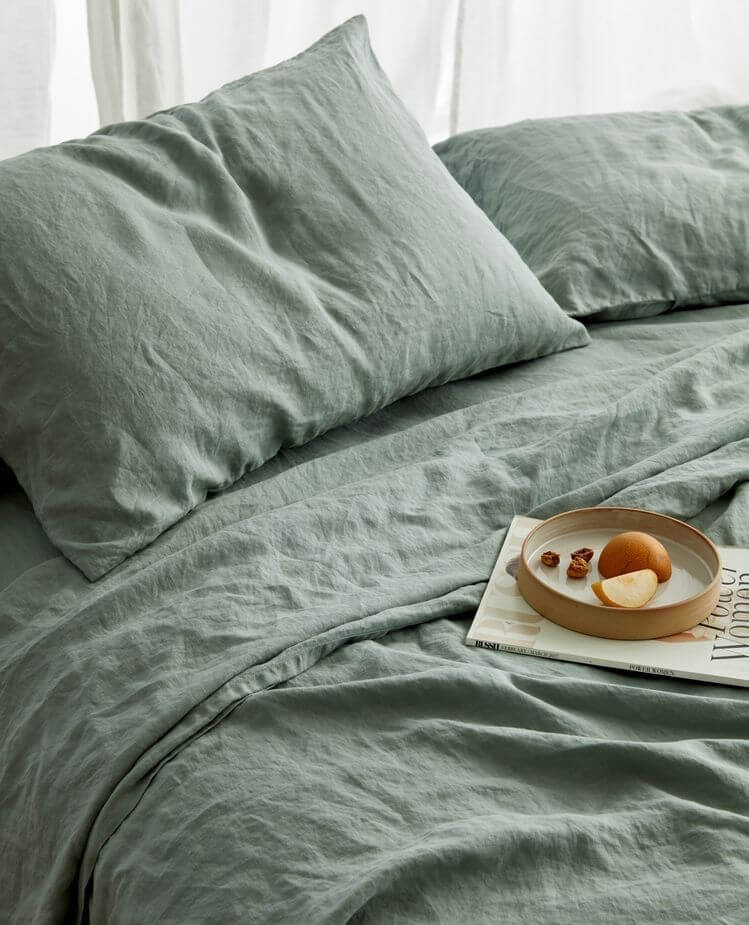 Top 11 Bedding Trends for 2025: Fabrics, Colors, Themes - Hackrea