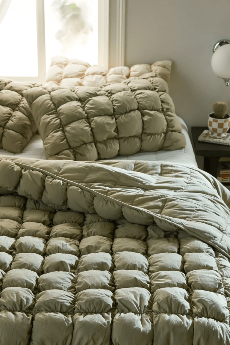 Top 11 Bedding Trends for 2025: Fabrics, Colors, Themes - Hackrea