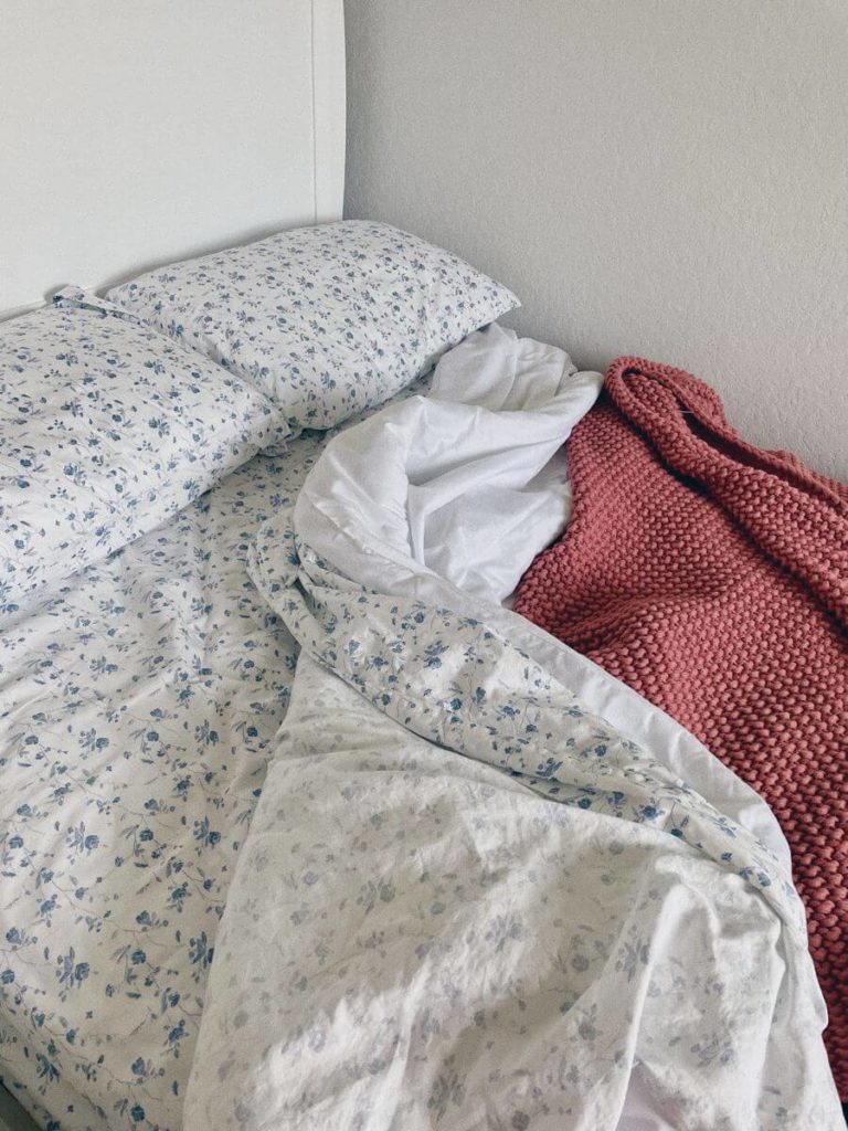 Top 11 Bedding Trends for 2025: Fabrics, Colors, Themes - Hackrea