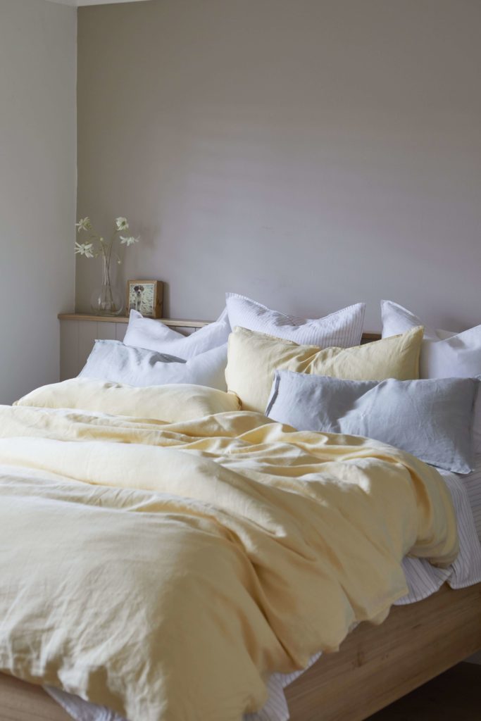 Top 11 Bedding Trends for 2025: Fabrics, Colors, Themes - Hackrea