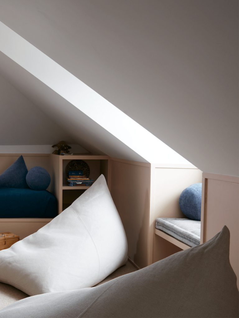 Pristine OC-75 (Benjamin Moore): What Color Is, Review, and Use - Hackrea