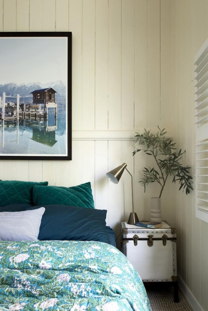Artwork Above Bed: Stylish Ideas for Filling the Empty Space - Hackrea