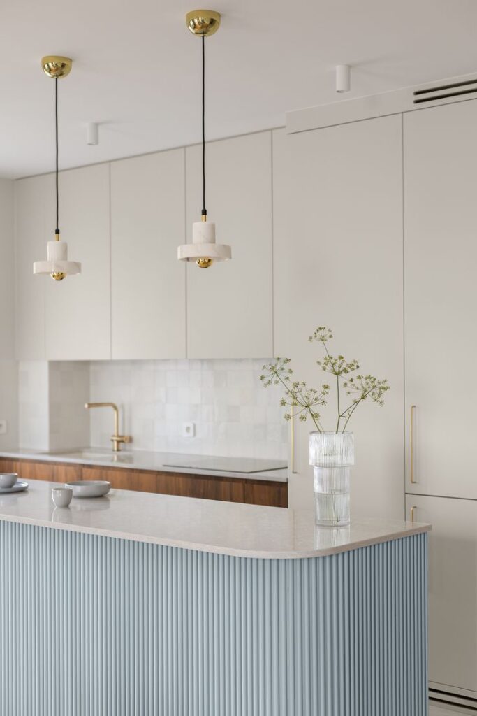 Polar Sky 1674 (Benjamin Moore): What Color Is, Review, and Use - Hackrea