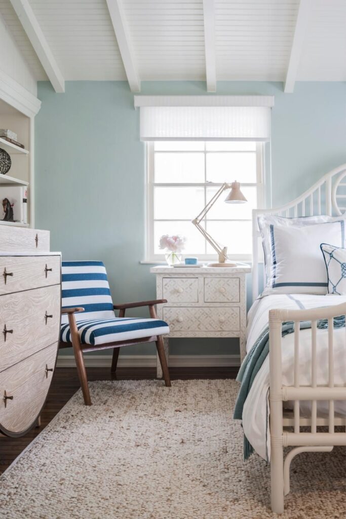 Polar Sky 1674 (Benjamin Moore): What Color Is, Review, and Use - Hackrea