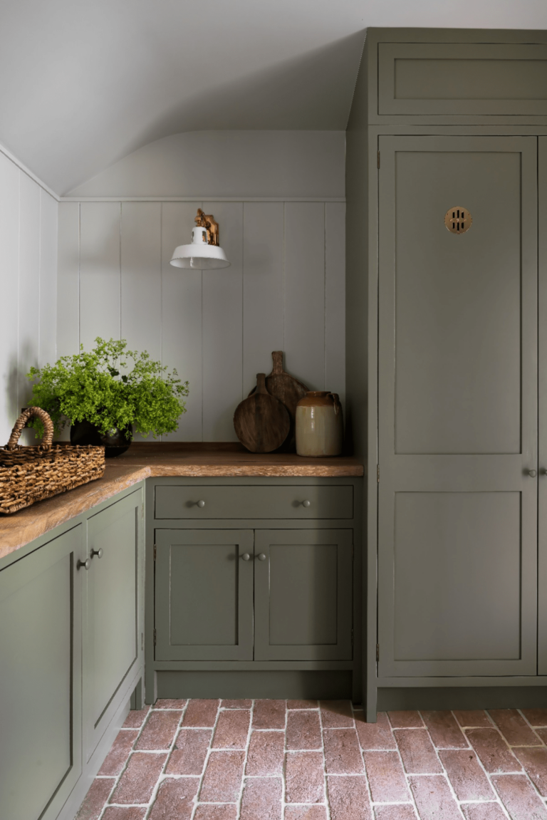 Antique Pewter 1560 (Benjamin Moore): What Color Is, Review, and Use ...