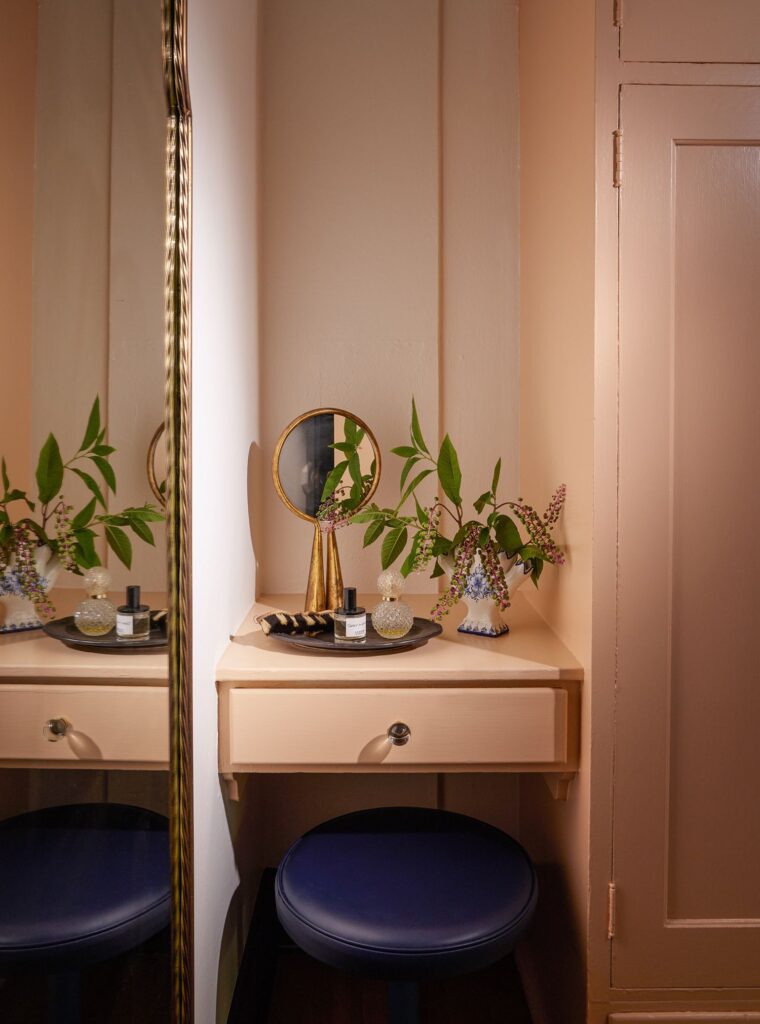 Soft Apricot (SW 6352): What Color Is, Review, and Use - Hackrea