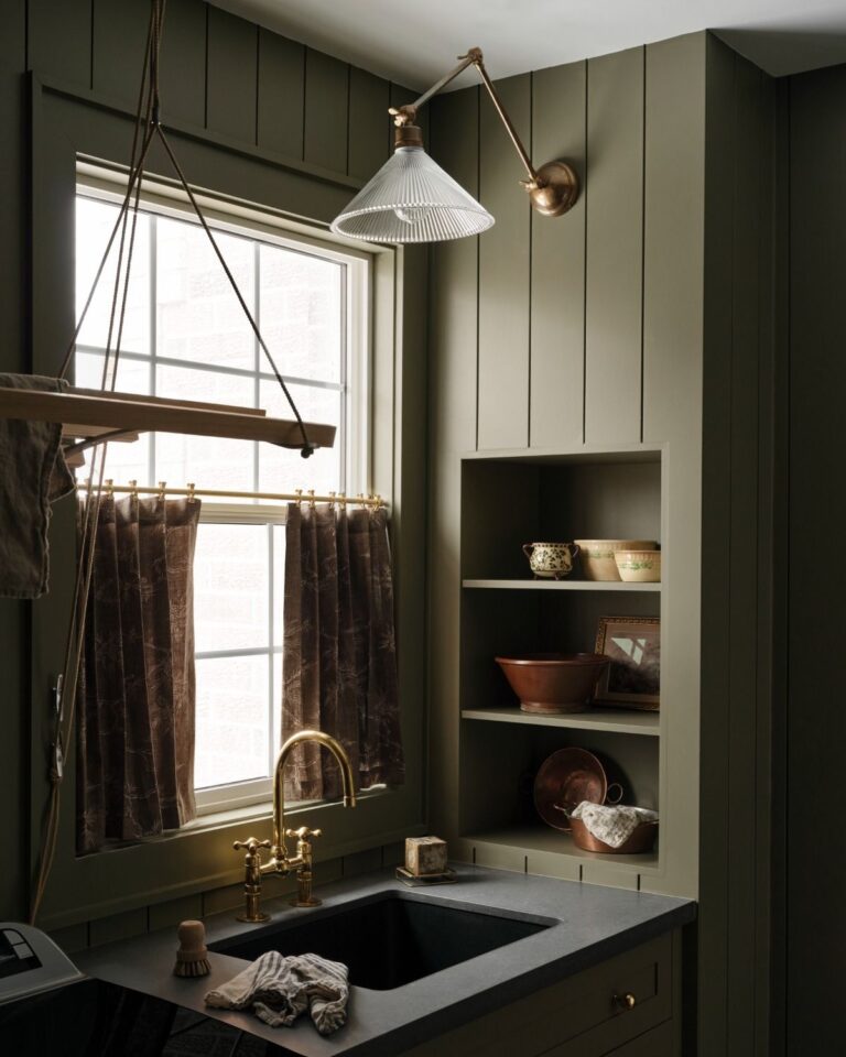 Roycroft Bronze Green (SW 2846): What Color Is, Review, and Use - Hackrea